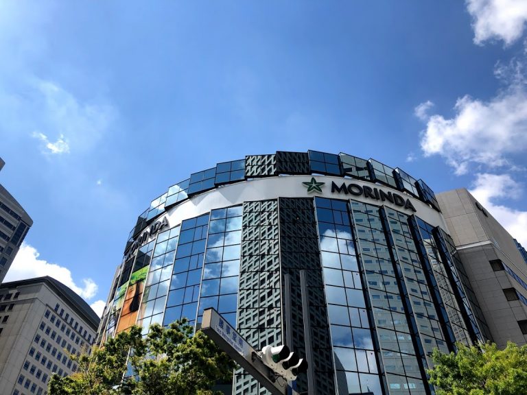 a red triangle on the window – schrankmonster blog